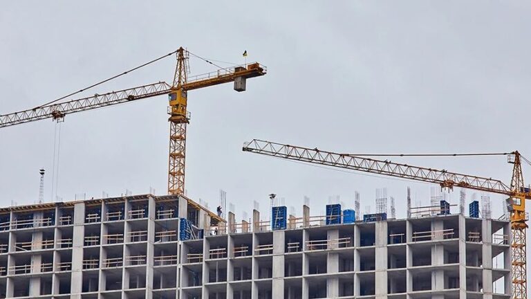 Crane In Construction Work: Types & Their Usage — CivilEngPro ...